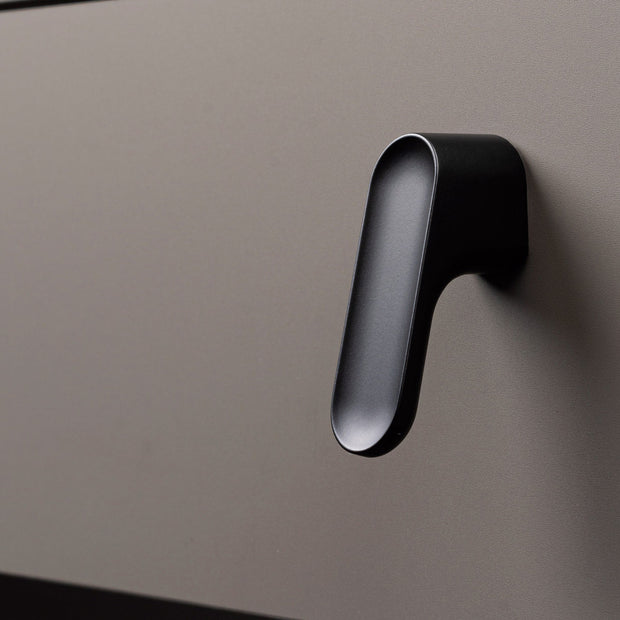 Bobby Handle: Elegant & Playful Cabinet Handles – Linear Standard