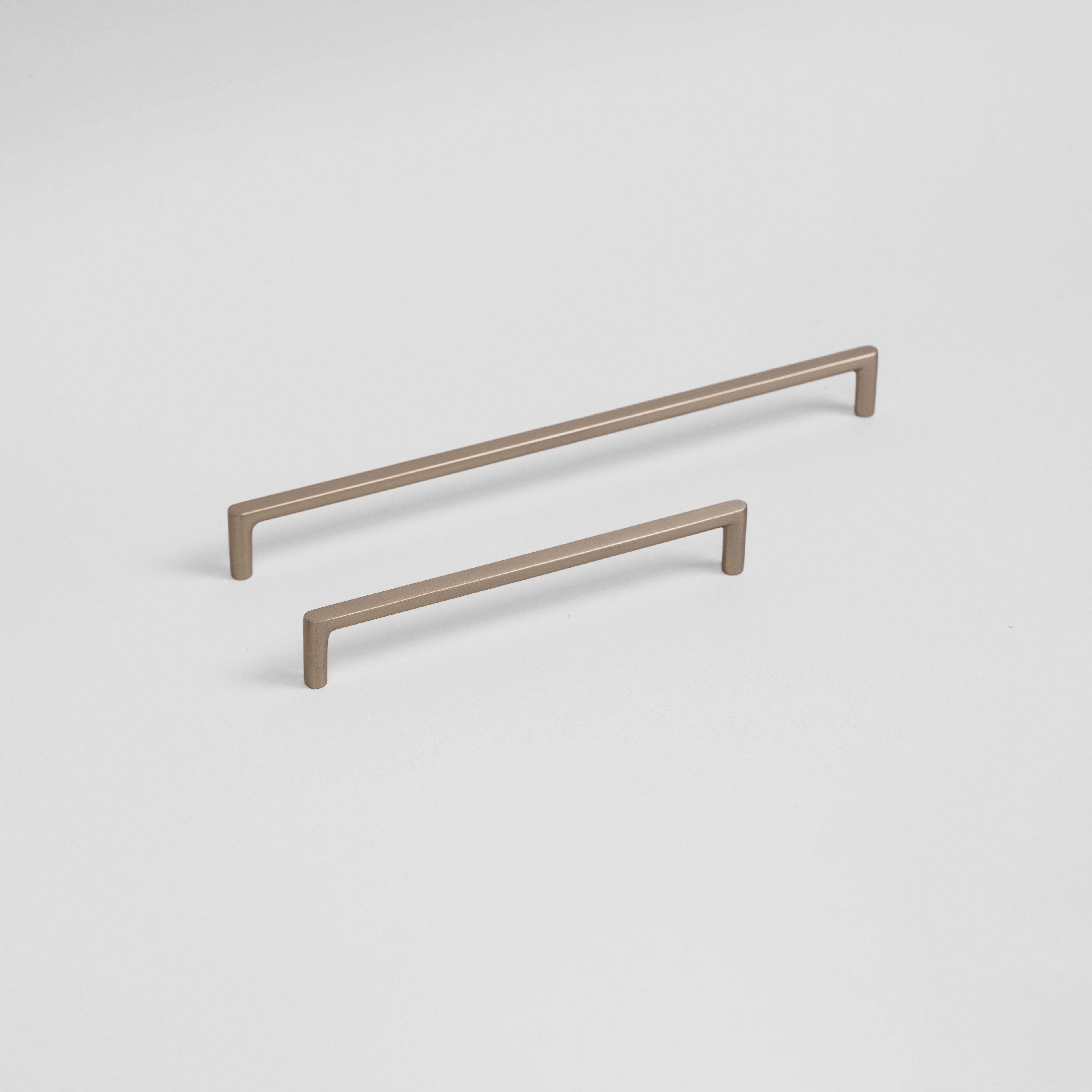 Pura Handle: Slim Polished Brass Cabinet Handles – Linear Standard