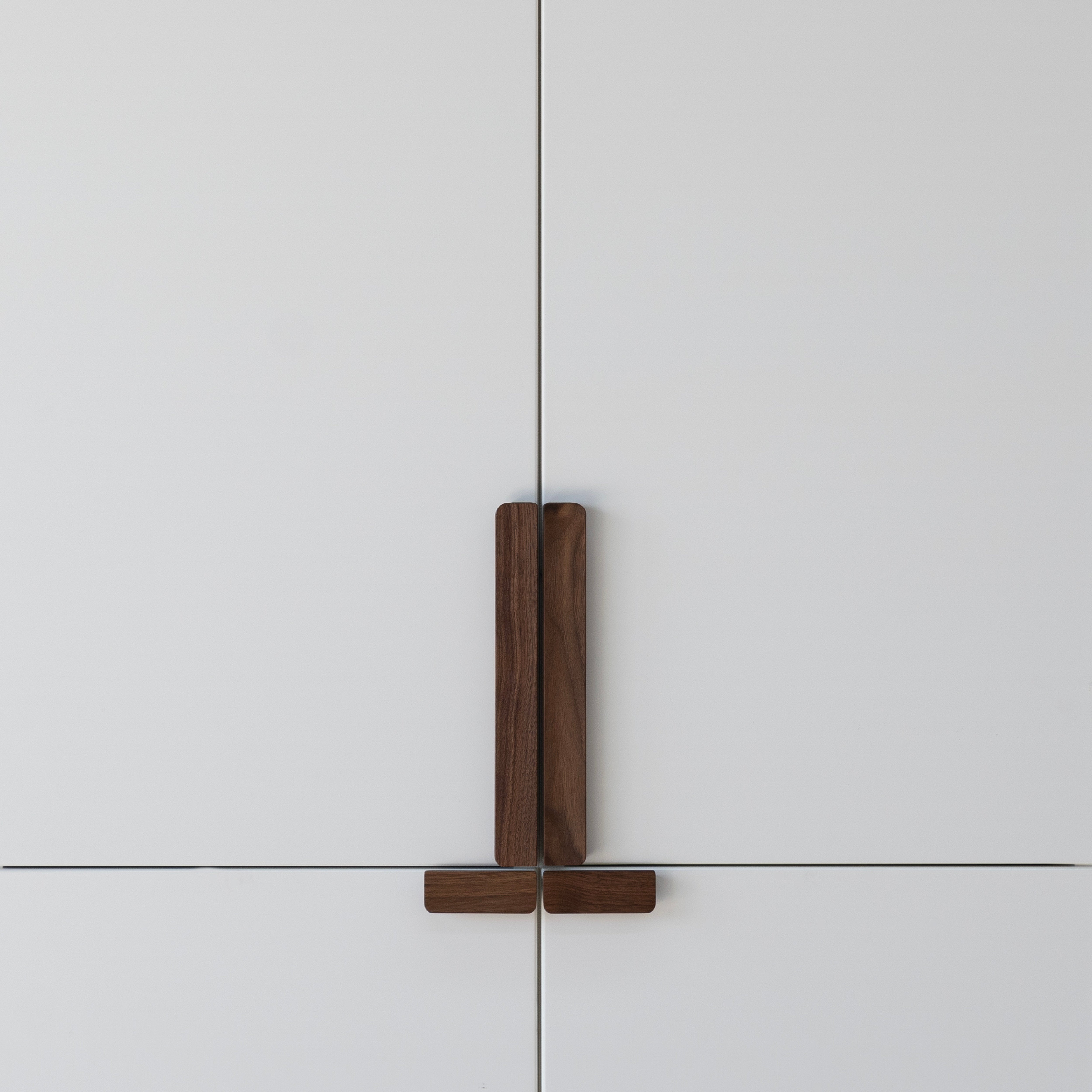 Walter Timber Cabinet Handle | Gap-Free Modern Design – Linear Standard