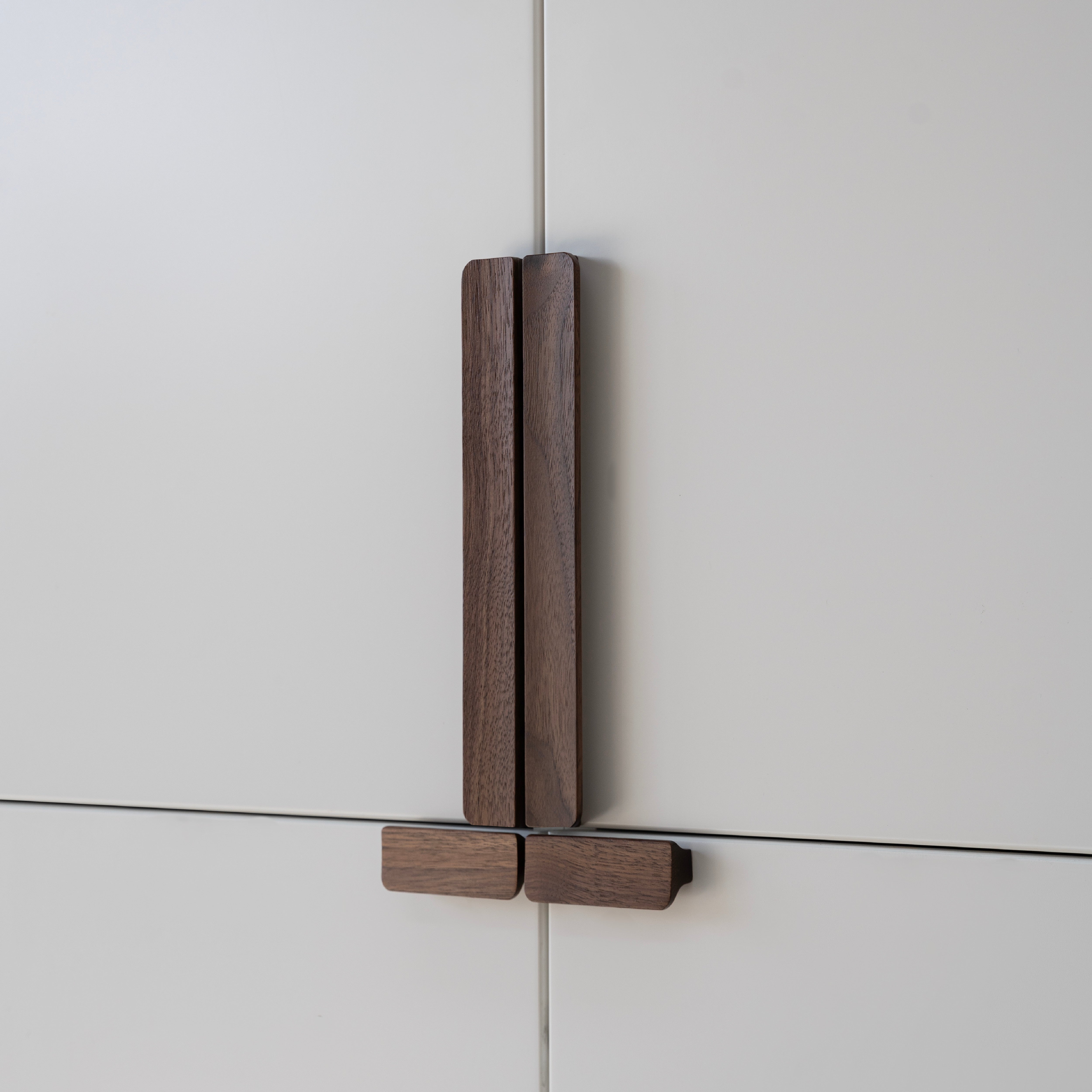 Walter Timber Cabinet Handle | Gap-Free Modern Design – Linear Standard