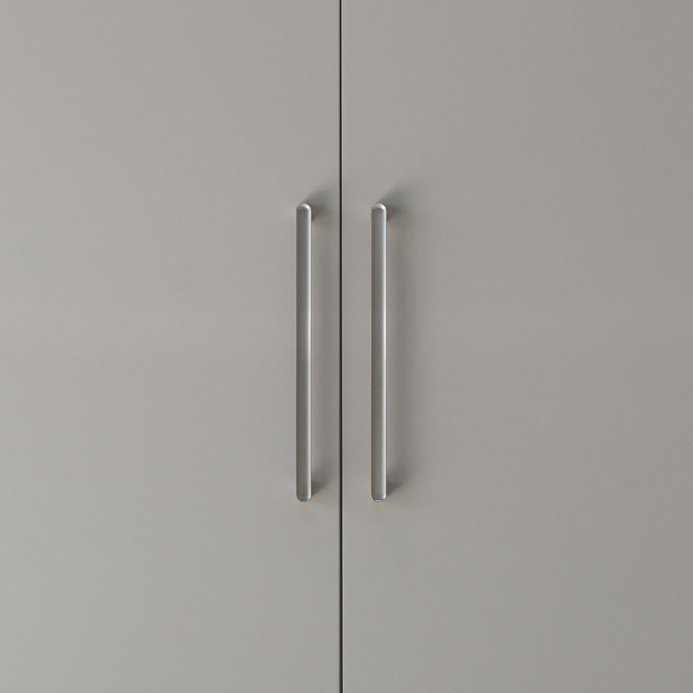 Bobby Handle: Elegant & Playful Cabinet Handles – Linear Standard