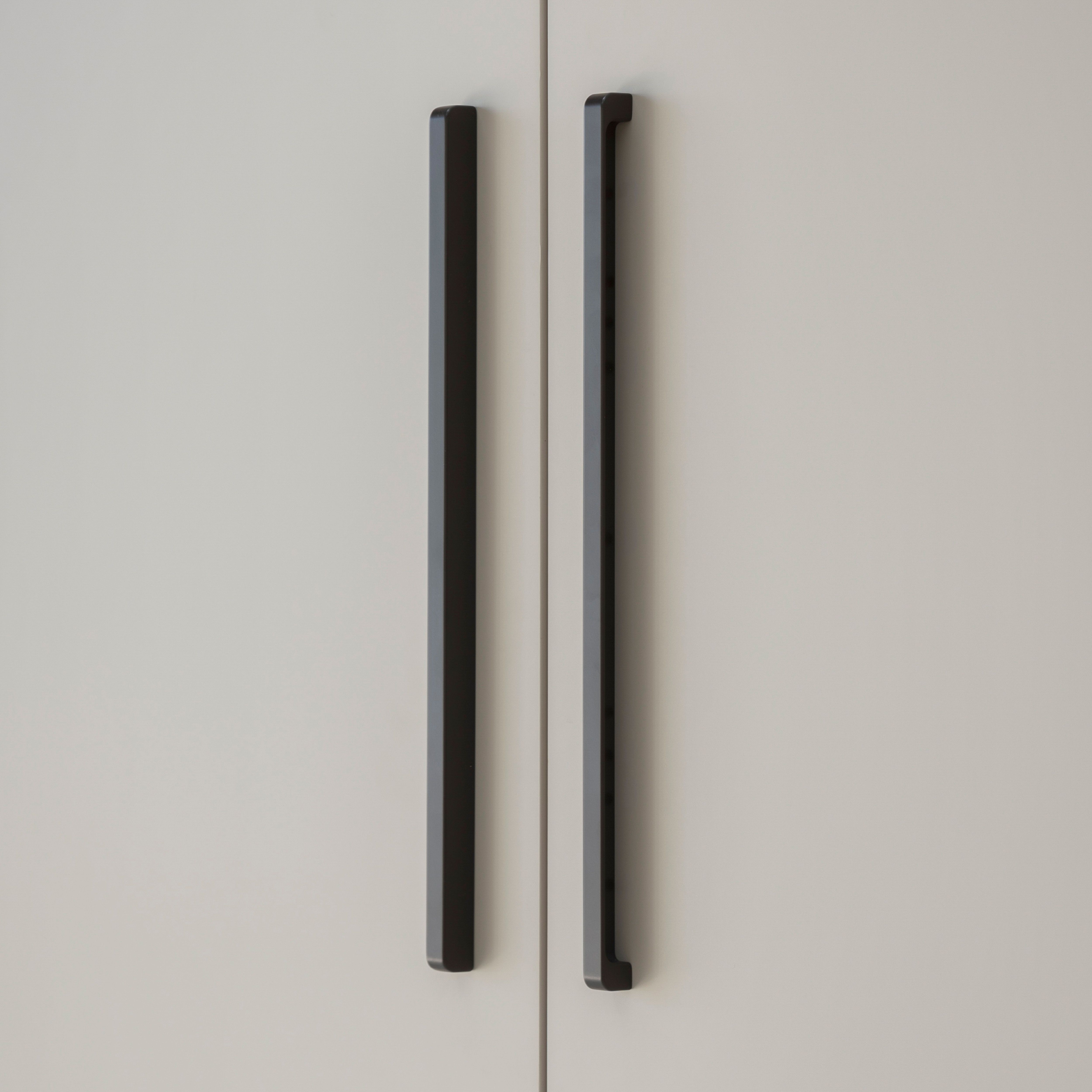 Slimline Handle: Sleek & Affordable Finger Pull – Linear Standard