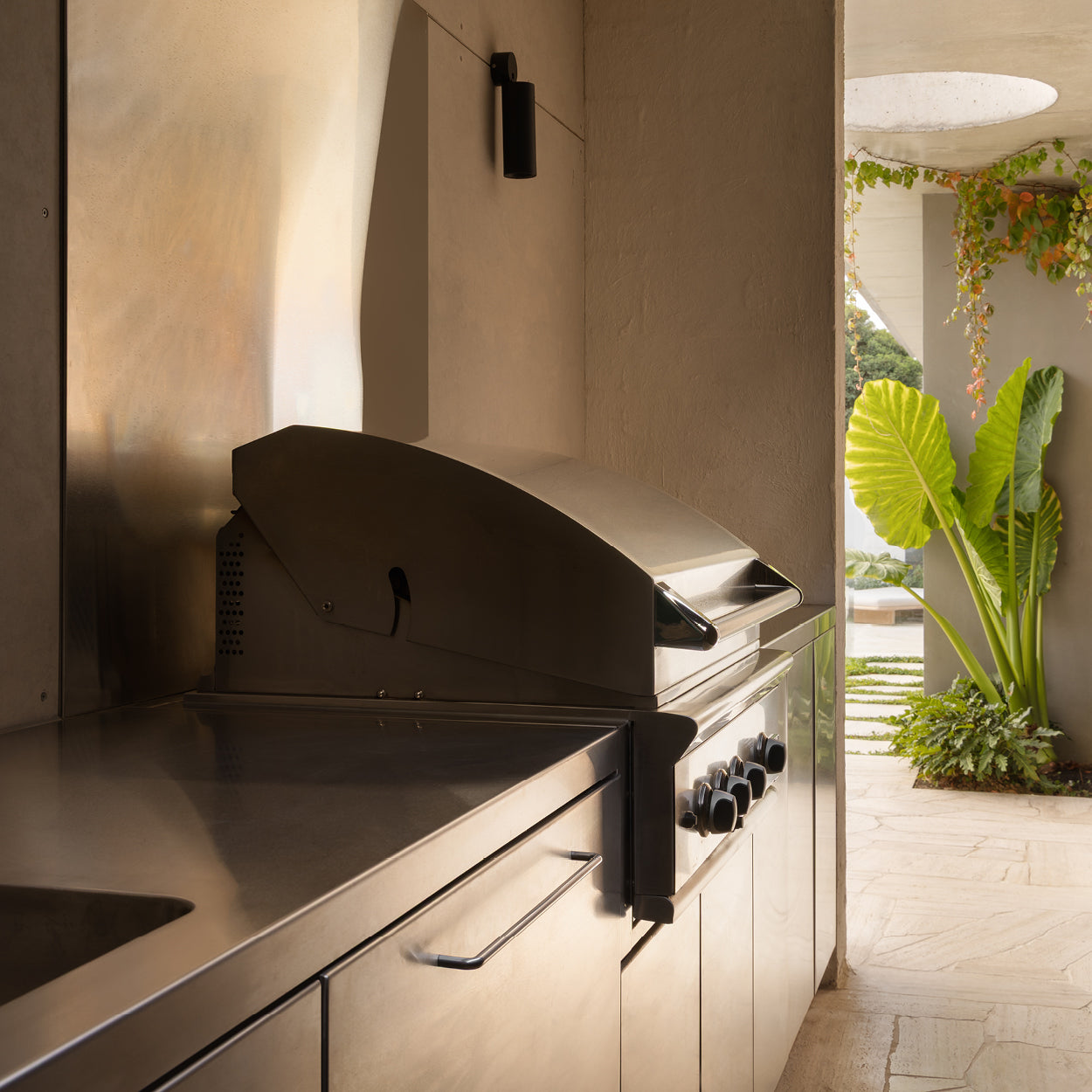 Strand Cabinet Handle: Sleek Stainless Steel Design – Linear Standard